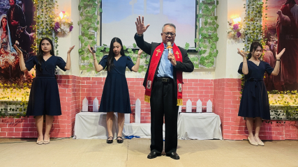 Kepala Desa Kesimantengah Hadiri Perayaan Natal 2025 GPdI Mawar Sharon ...
